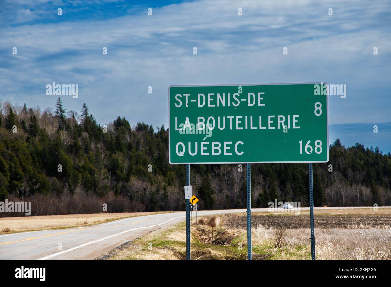 Highway sign canada distance hi-res stock photography and images - Alamy