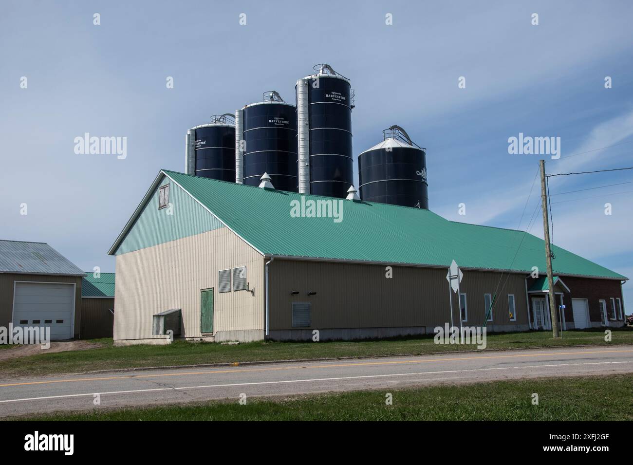 Barns quebec farms agriculture hi-res stock photography and images - Alamy