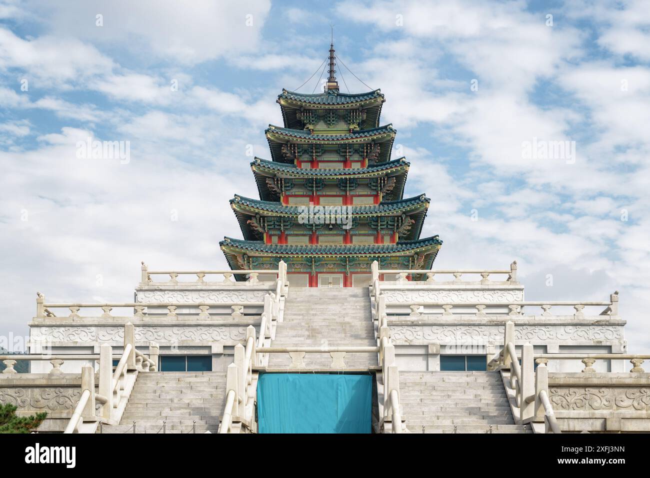 Beautiful tower of the National Folk Museum of Korea on blue sky ...