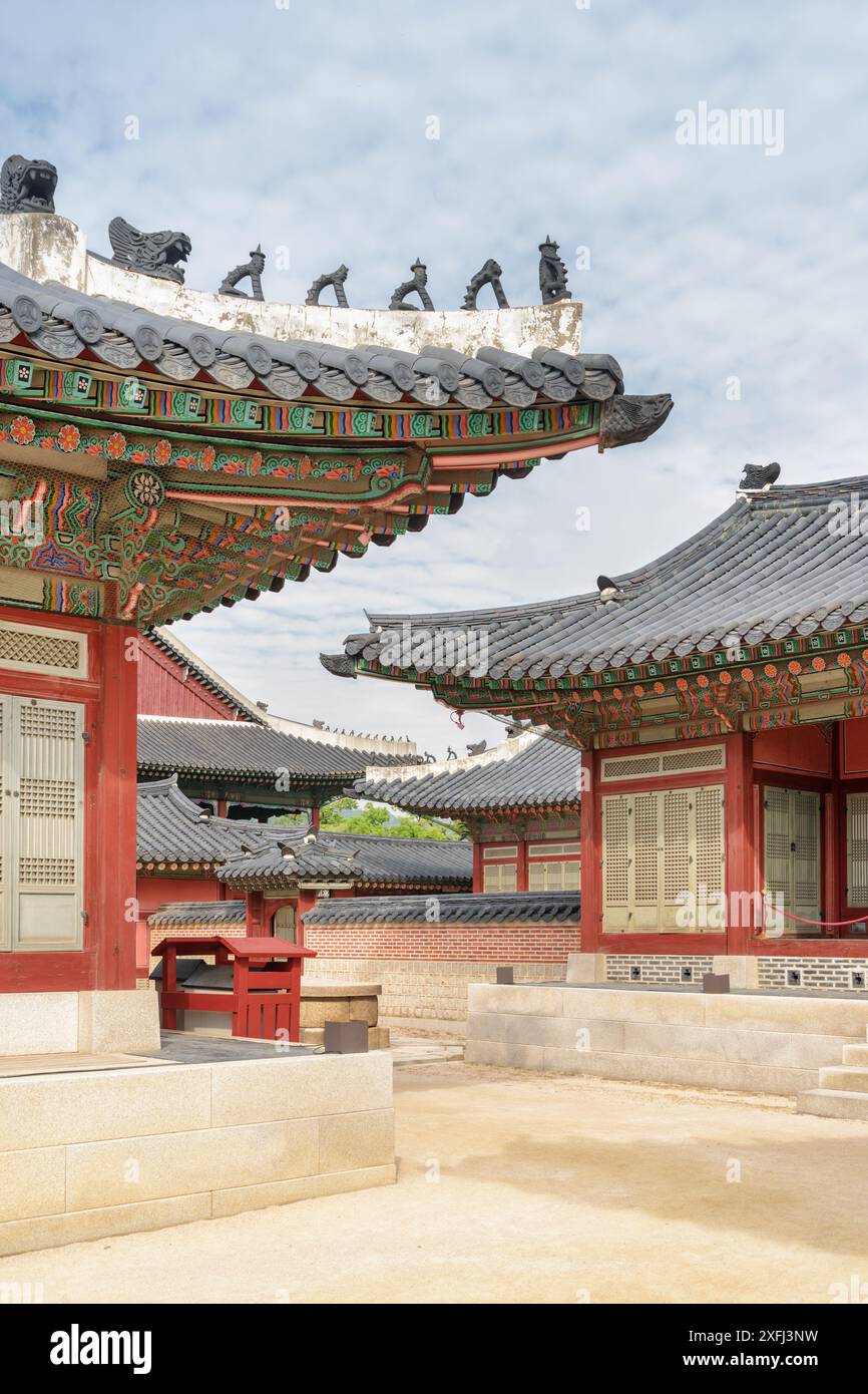 Scenic view of amazing tile roofs of Gyeongbokgung Palace at Seoul in ...