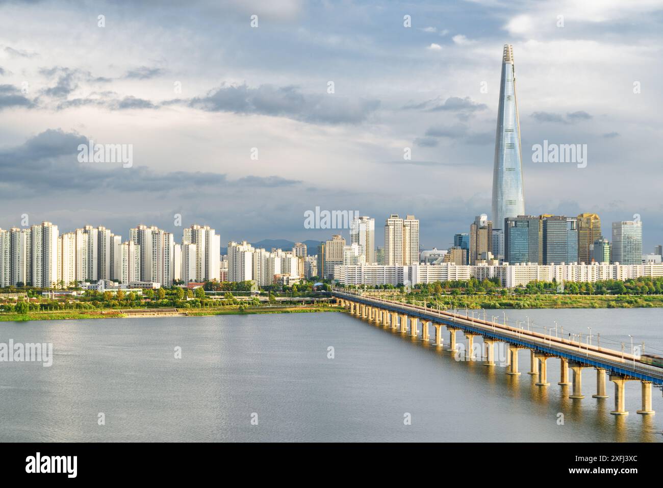 Amazing view of modern tower and Jamsil Railway Bridge over the Han ...