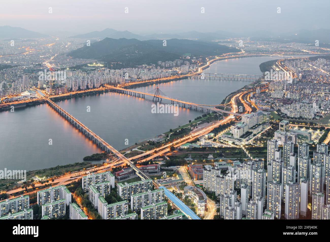 Evening top view of bridges over the Han River (Hangang) in Seoul ...