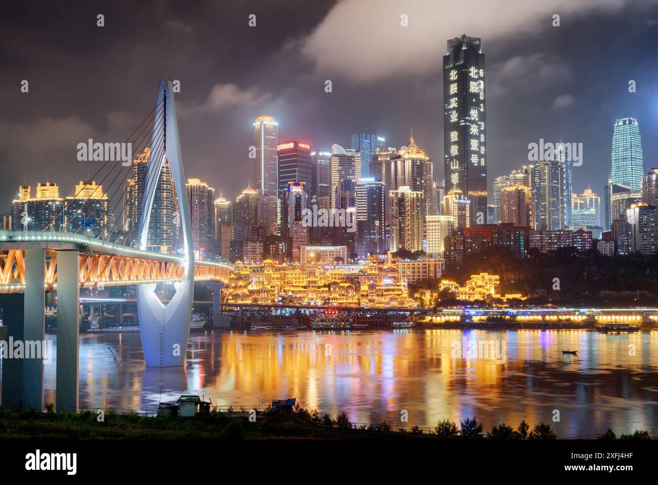 The qiansimen jialing river bridge hi-res stock photography and images ...