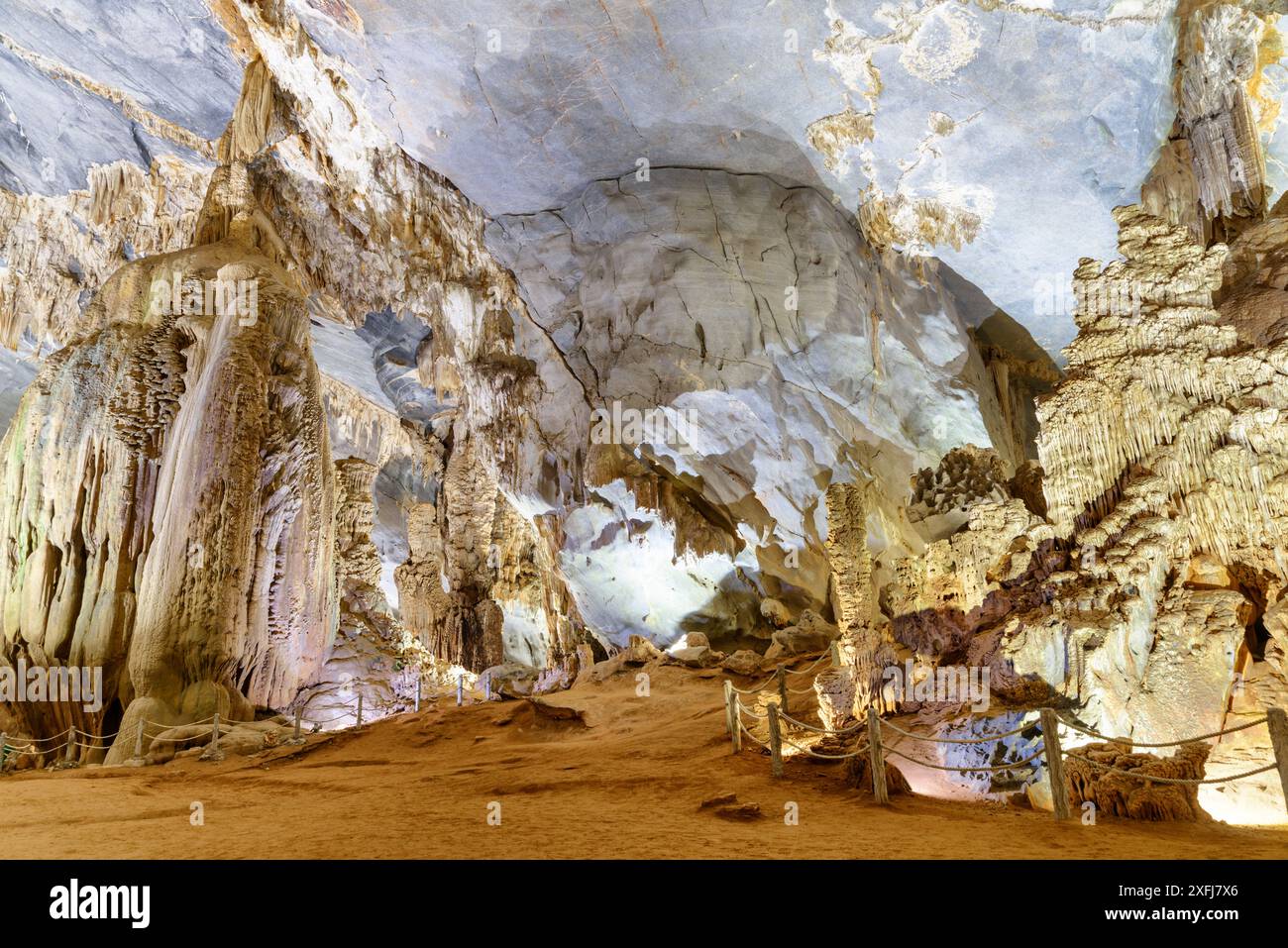 Amazing stalagmites inside Paradise Cave (Thien Duong Cave) at Phong ...