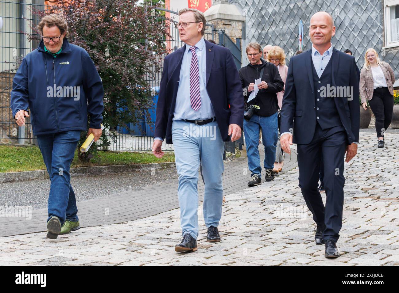 von links: Bernd Körber, ehrenamtlicher Gästeführer, Bodo Ramelow Die ...