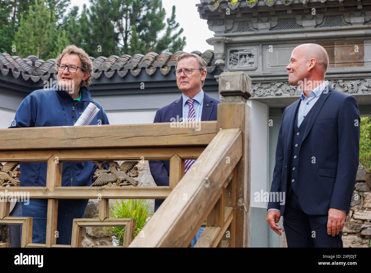 von links: Bernd Körber, ehrenamtlicher Gästeführer, Bodo Ramelow Die ...