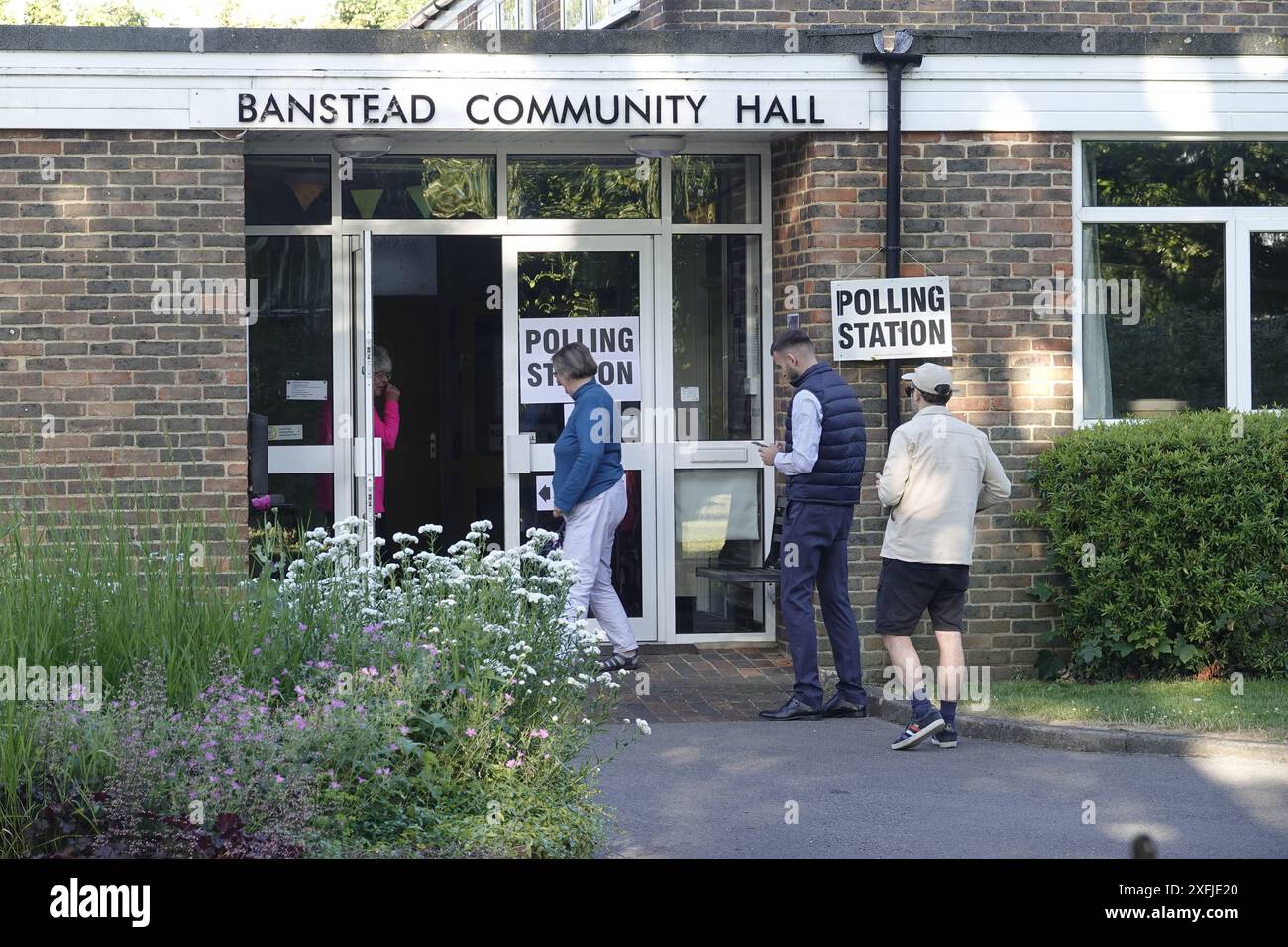 UK. 04th July, 2024. 4th July, 2024 Early morning electors are ushered ...
