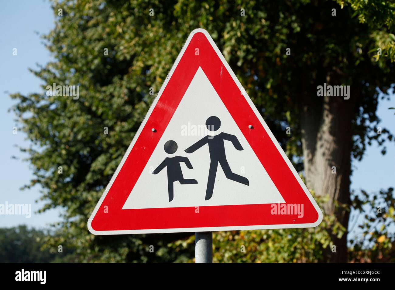 Children and danger hi-res stock photography and images - Alamy