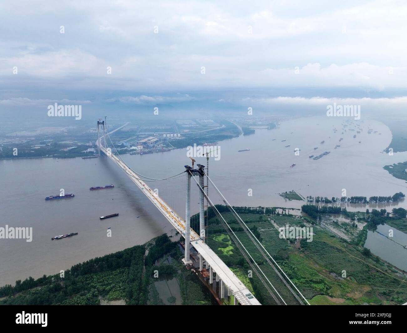 Aerial photo shows the Longtan Yangtze River Bridge under construction ...