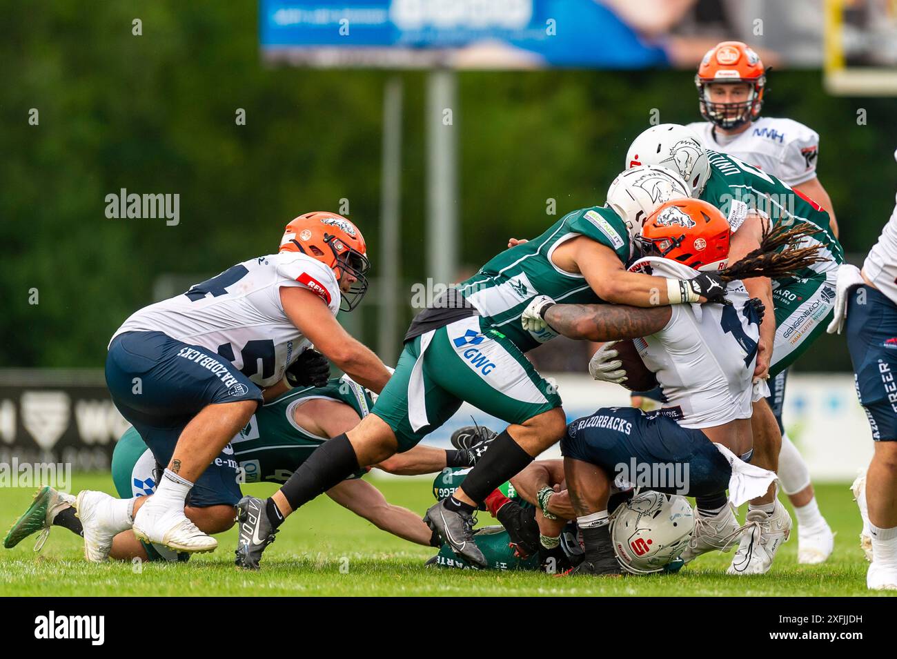 Lennies Mc Ferren (11, RB, ifm Razorbacks Ravensburg) wird von den ...