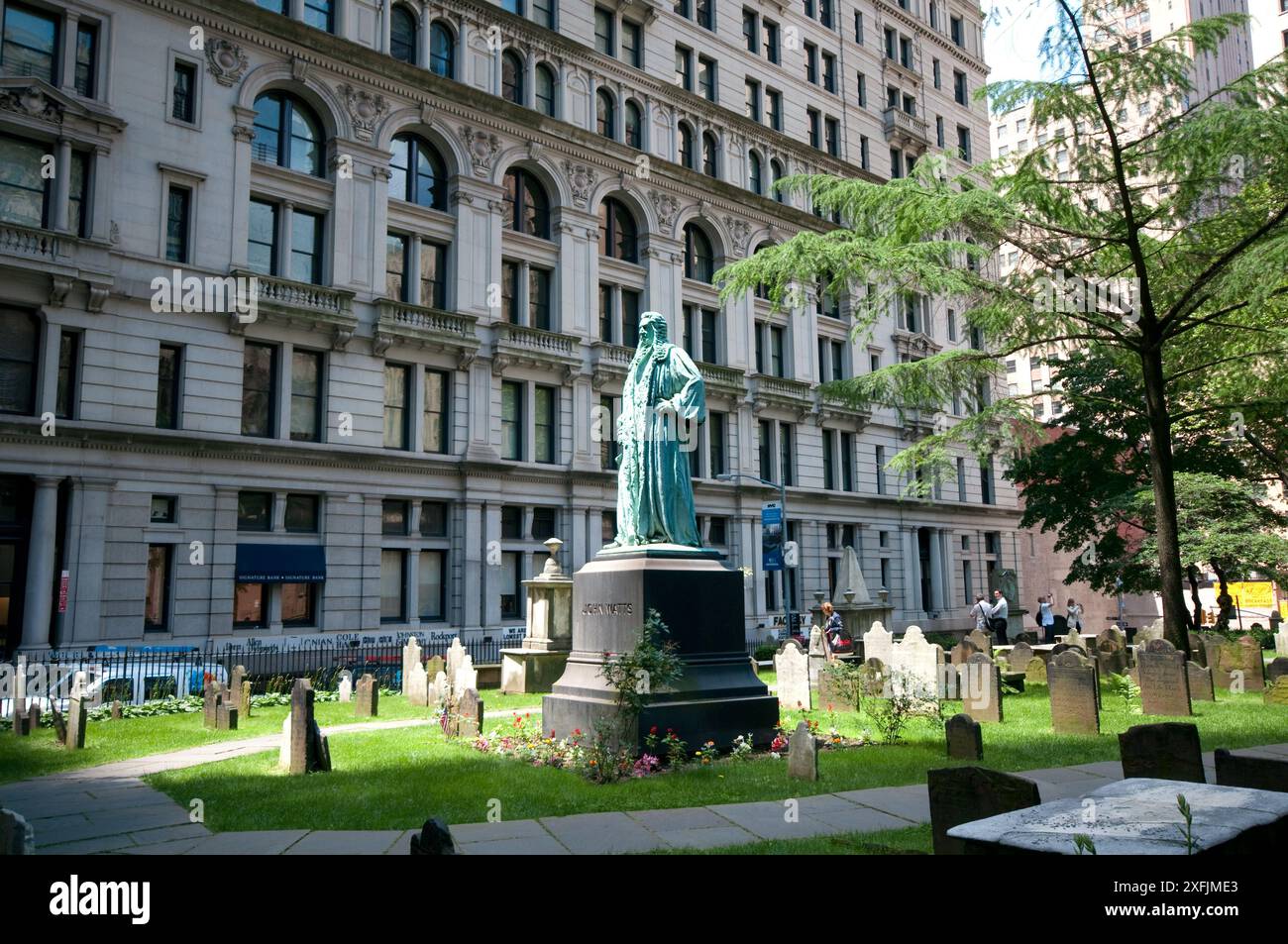 USA, New York City, Manhattan, Trinity Church Cemetery, the statue of ...
