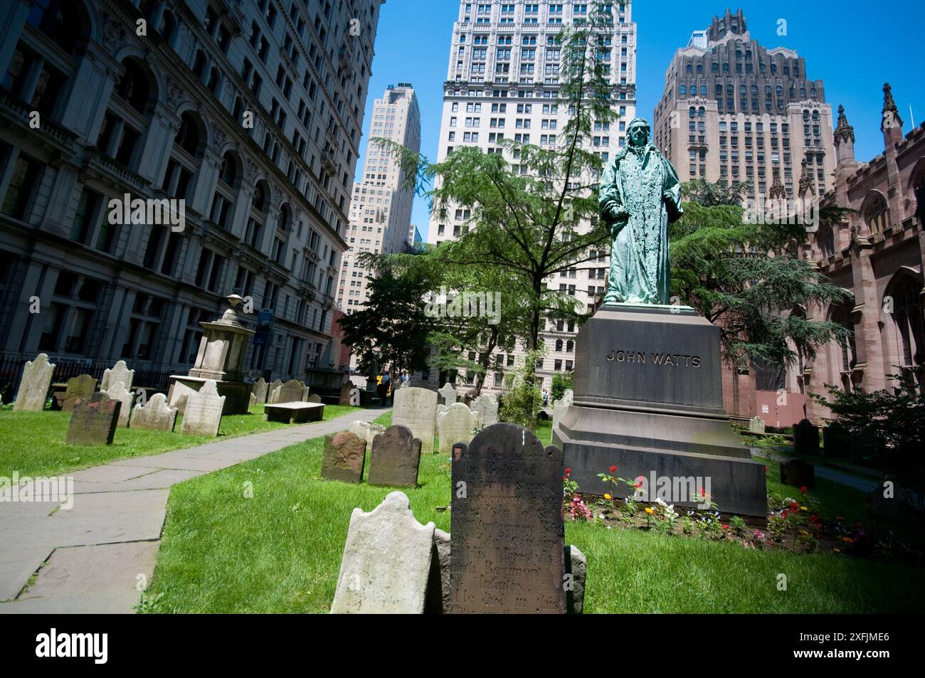 USA, New York City, Manhattan, Trinity Church Cemetery, the statue of ...