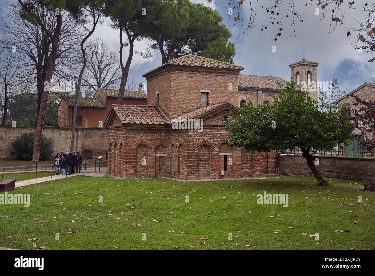 Mausoleo medieval hi-res stock photography and images - Alamy