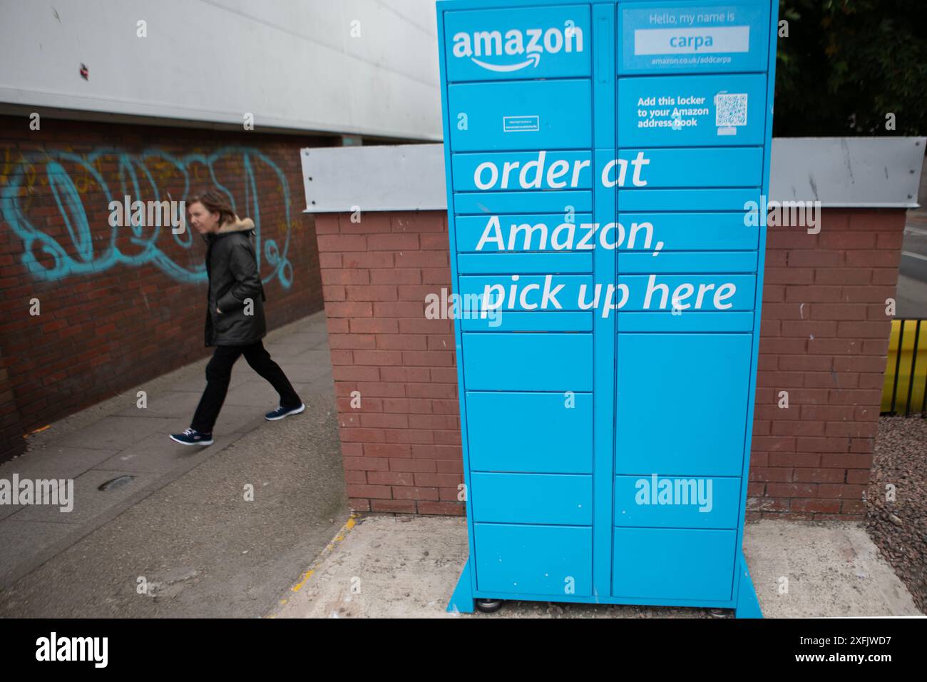 Amazon deliverys hi-res stock photography and images - Alamy