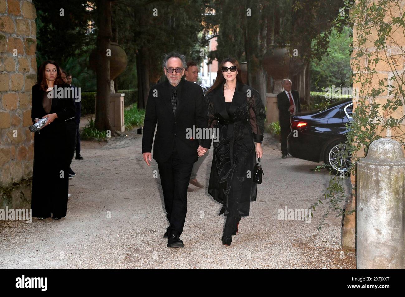 Tim Burton mit Partnerin Monica Bellucci bei der 64. Verleihung der ...