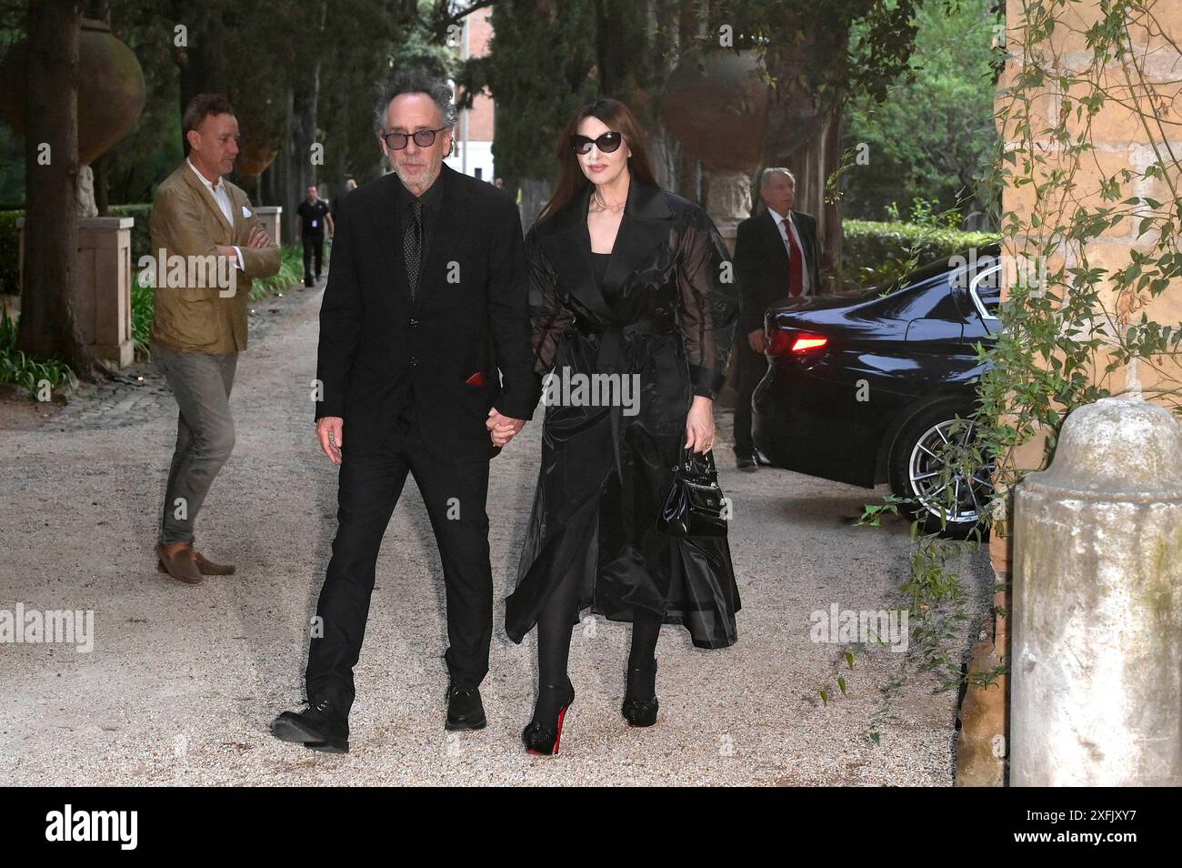 Tim Burton mit Partnerin Monica Bellucci bei der 64. Verleihung der ...