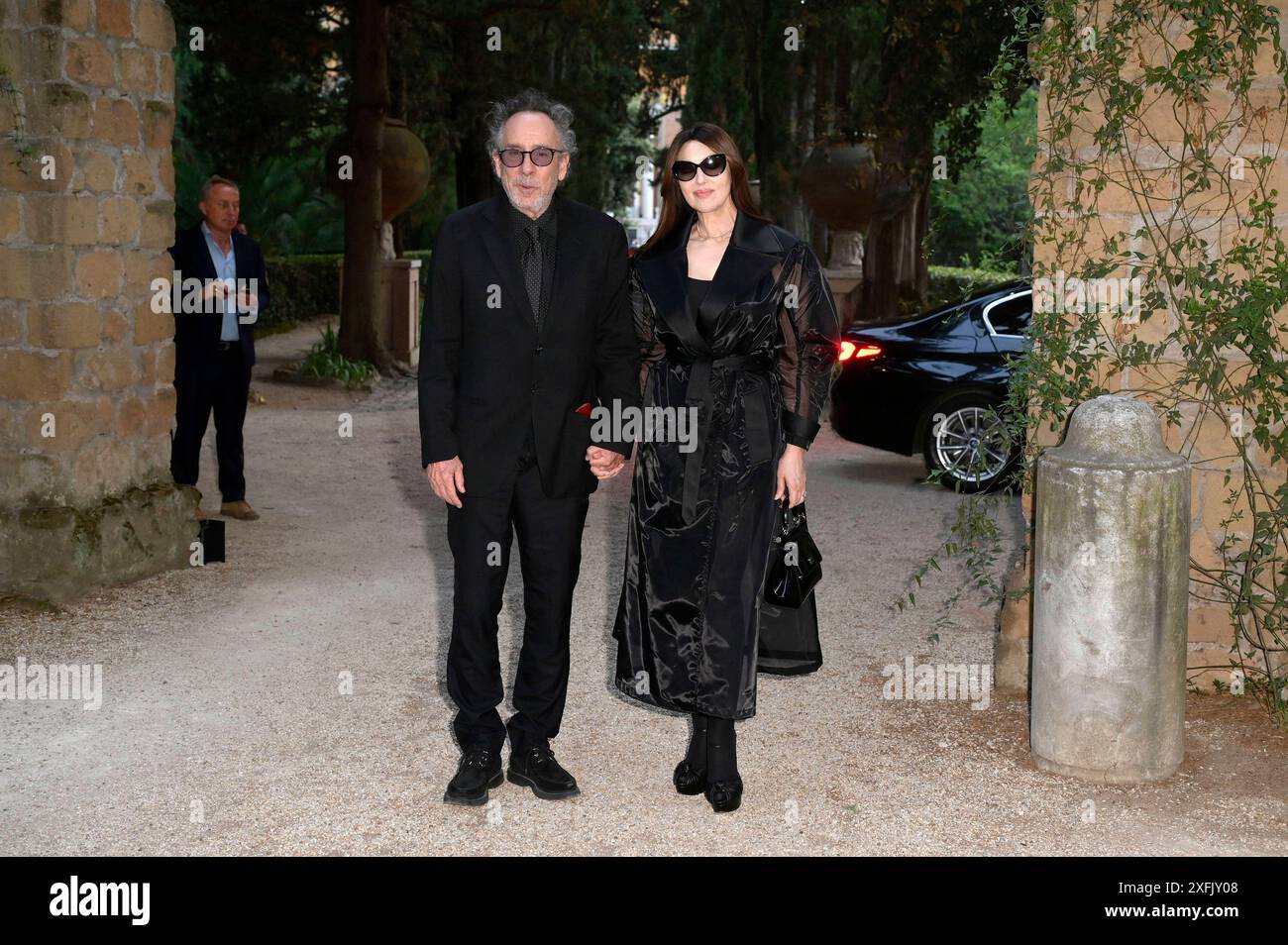 Tim Burton mit Partnerin Monica Bellucci bei der 64. Verleihung der ...