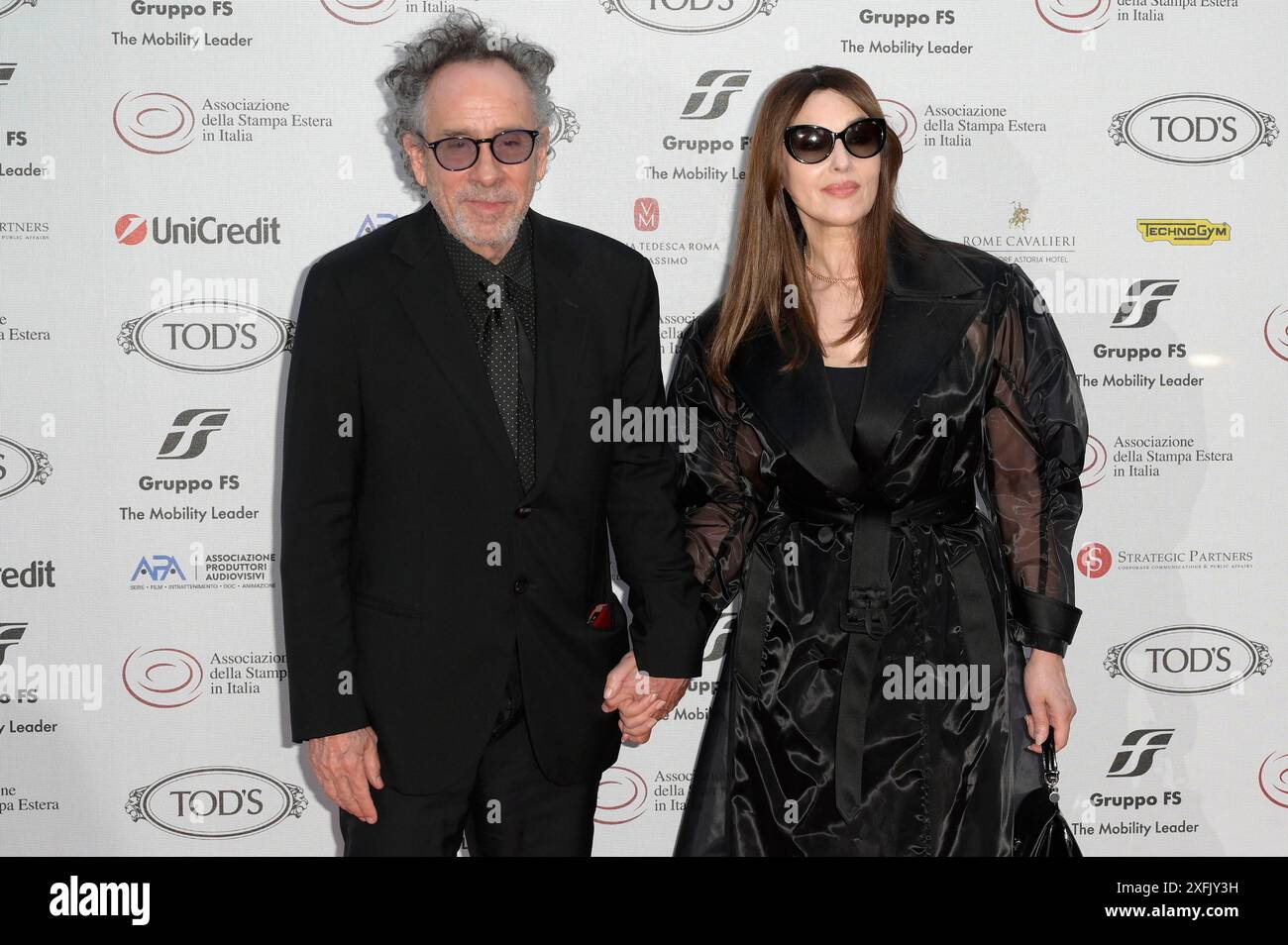 Tim Burton mit Partnerin Monica Bellucci bei der 64. Verleihung der ...
