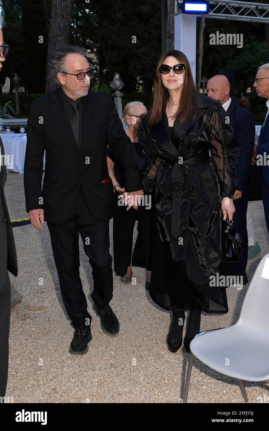 Tim Burton mit Partnerin Monica Bellucci bei der 64. Verleihung der ...