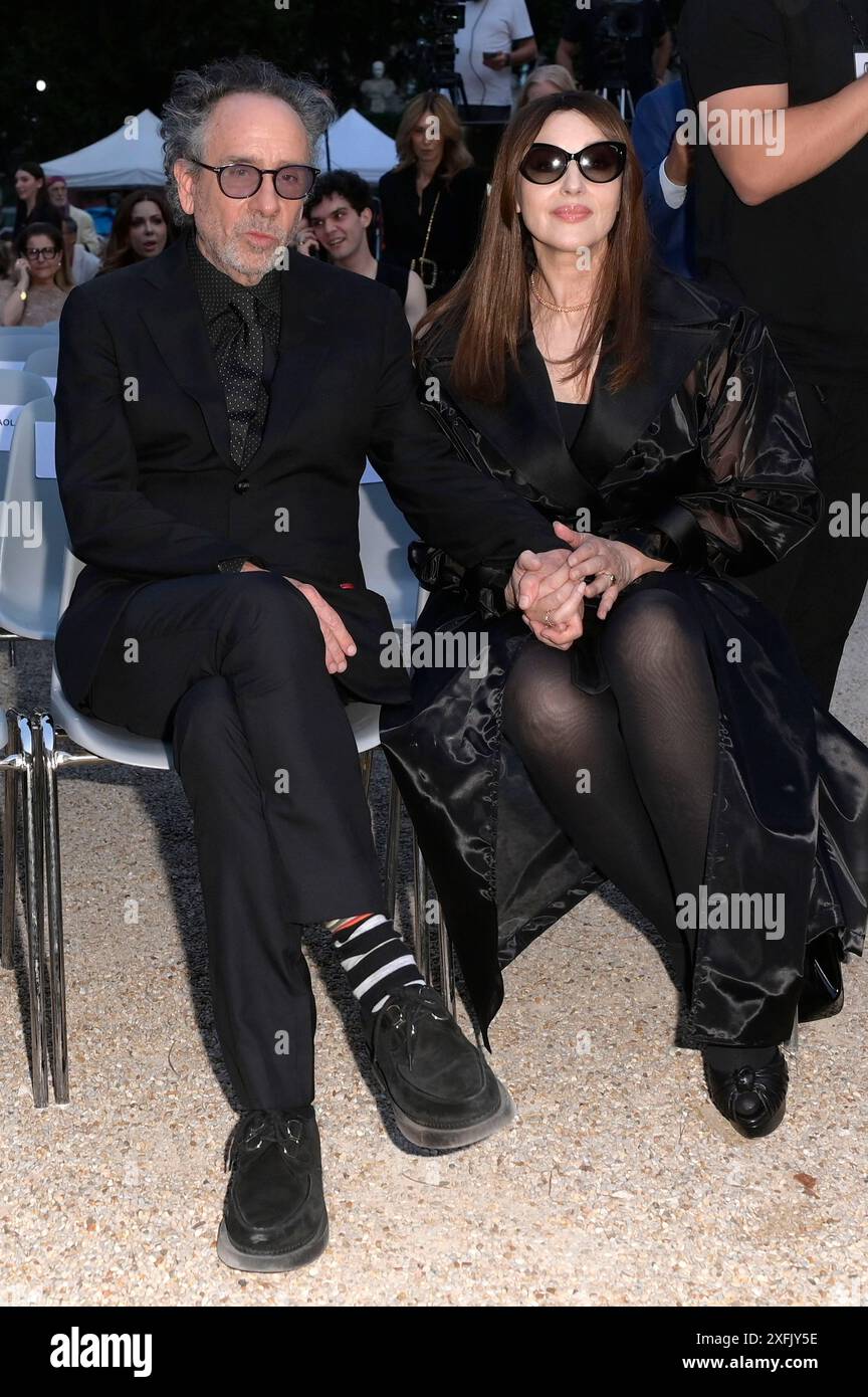 Tim Burton mit Partnerin Monica Bellucci bei der 64. Verleihung der ...