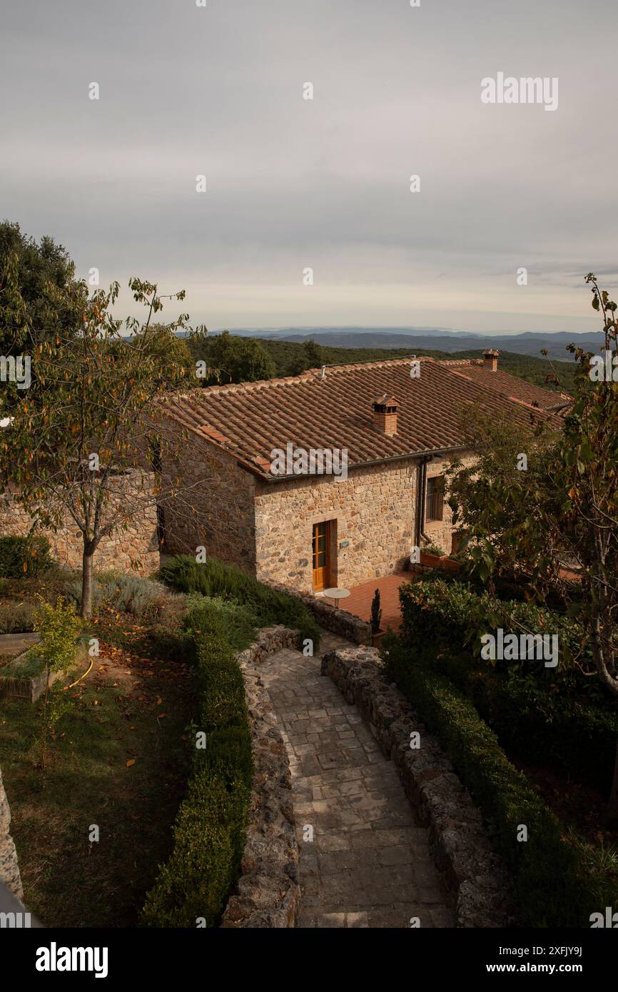 Italian countryside restaurant hi-res stock photography and images - Alamy