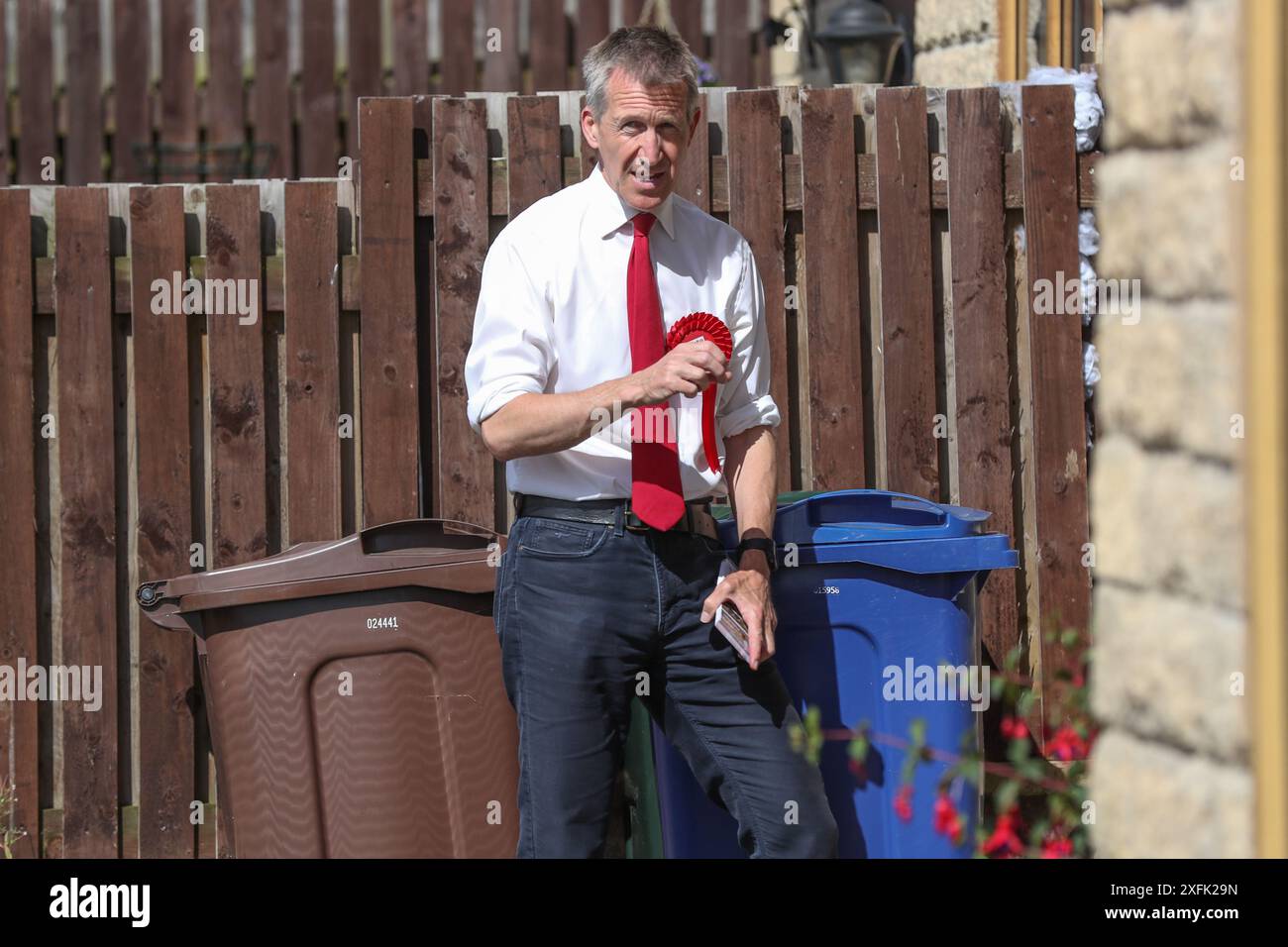 Dan Jarvis, Barnsley North candidate for the Labour Party canvassing in ...