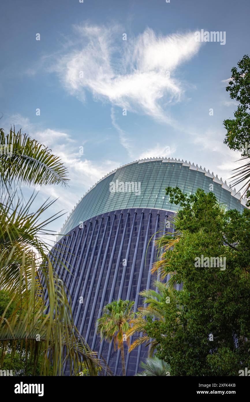 Striking vertical lines hi-res stock photography and images - Alamy