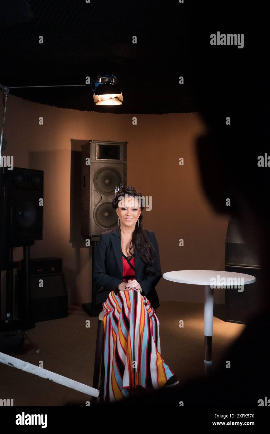 Chante moore hi-res stock photography and images - Alamy