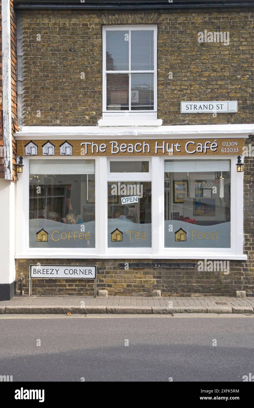 The beach hut cafe hi-res stock photography and images - Alamy