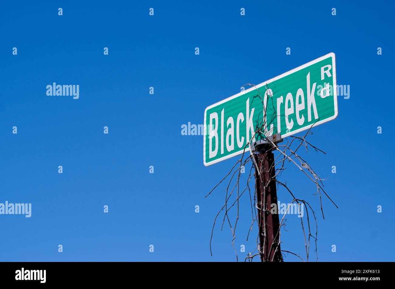 Blue rectangle road sign hi-res stock photography and images - Alamy