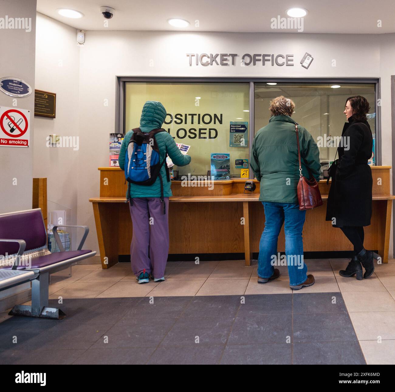Ticket office station platform hi-res stock photography and images - Alamy