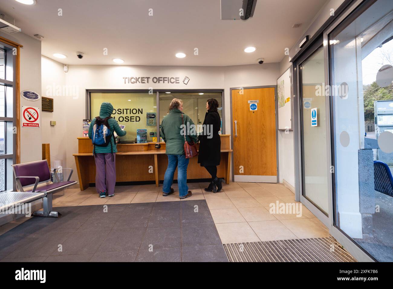 Train station ticket office sign hi-res stock photography and images ...