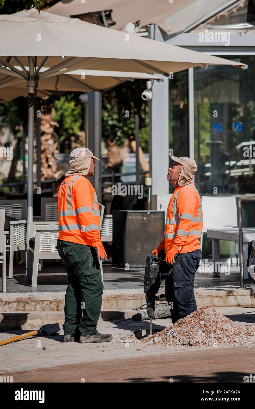 Roadworks construction workers using jackhammer hi-res stock ...