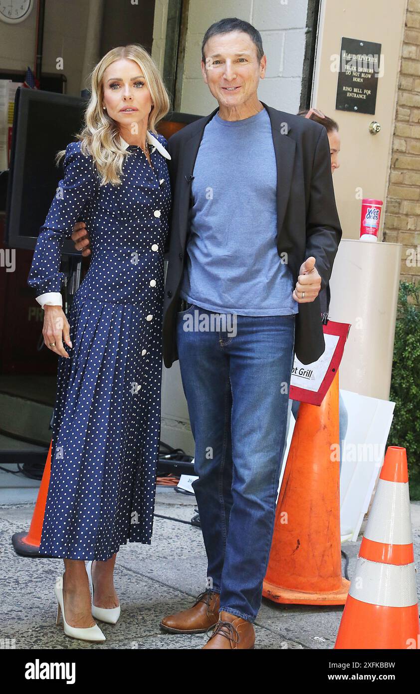 Kelly ripa and michael gelman hi-res stock photography and images - Alamy