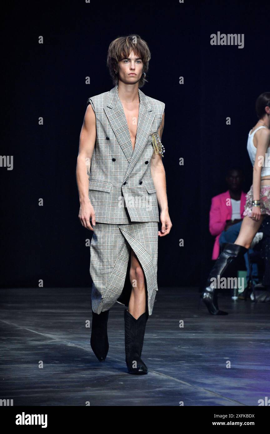 Model bei der Kilian Kerner Fashion Show auf der Berlin Fashion Week S ...