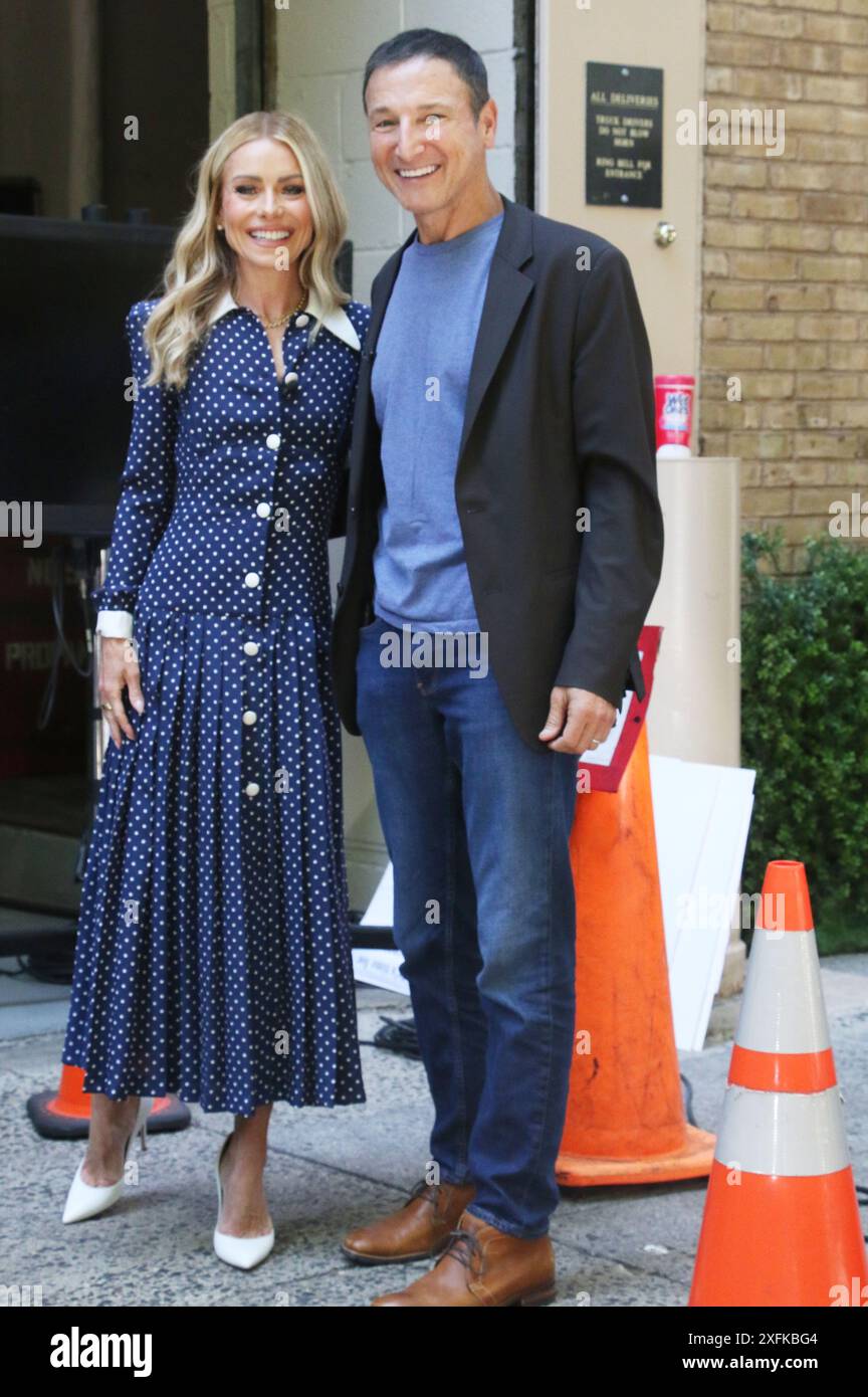 Kelly ripa and michael gelman hi-res stock photography and images - Alamy