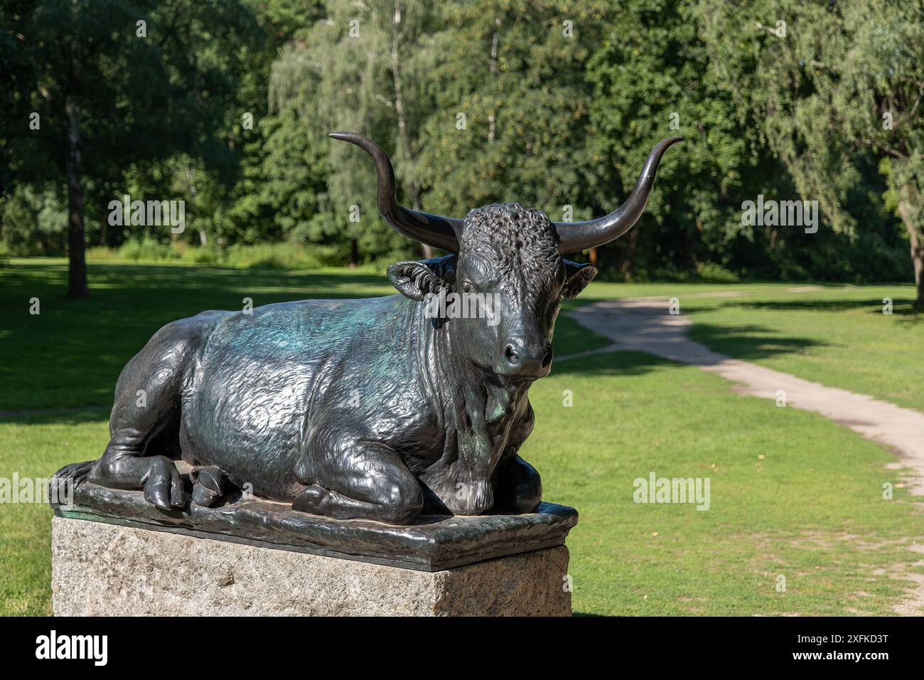 Bull statue in Tiergarten Park in Berlin, Germany Stock Photo - Alamy