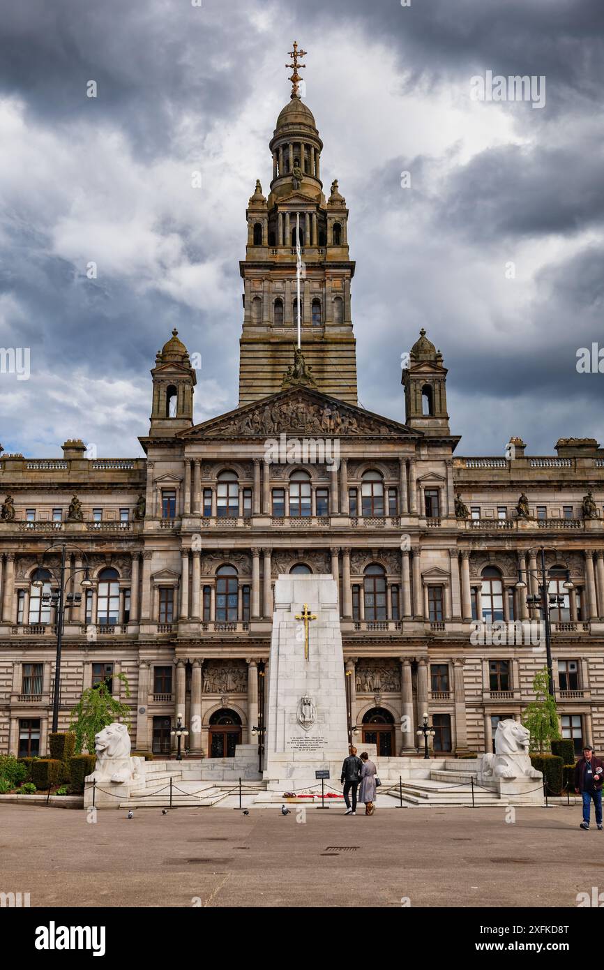 Glasgow City Chambers and The Cenotaph (War Memorial) at the George ...