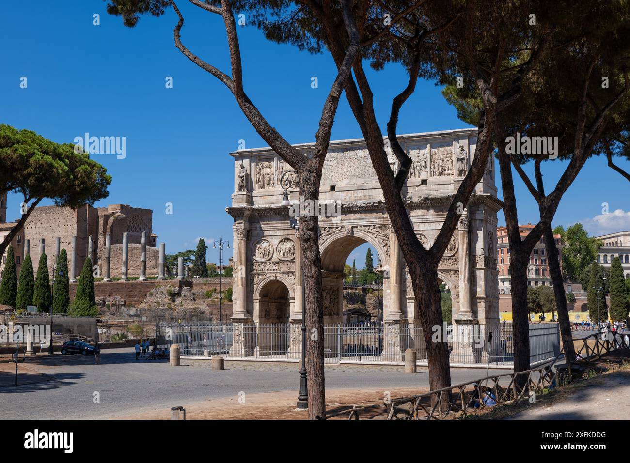 Arch of Constantine (Arco di Costantino) in city of Rome, Italy ...