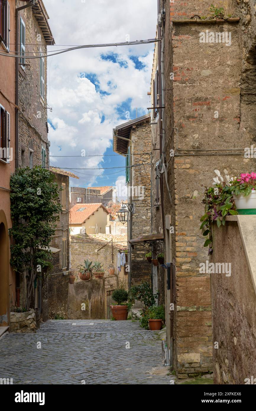 Picturesque city streets hi-res stock photography and images - Alamy