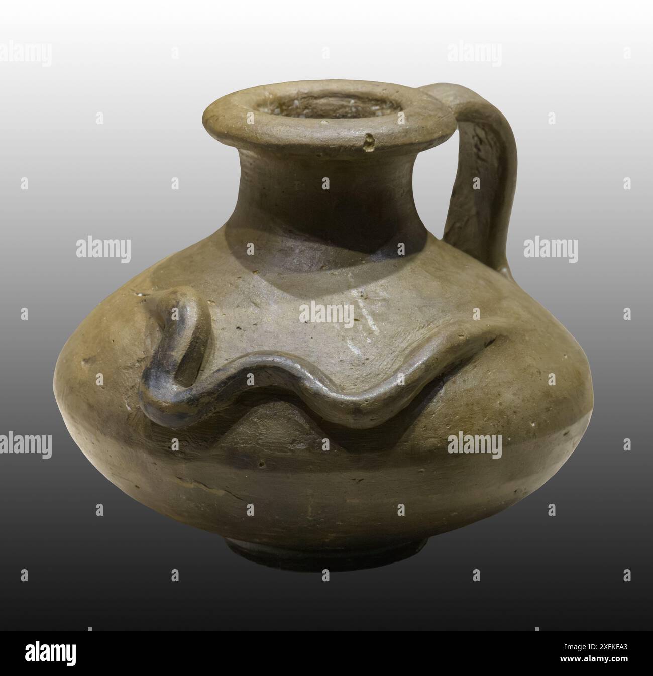 Trei movile hi-res stock photography and images - Alamy