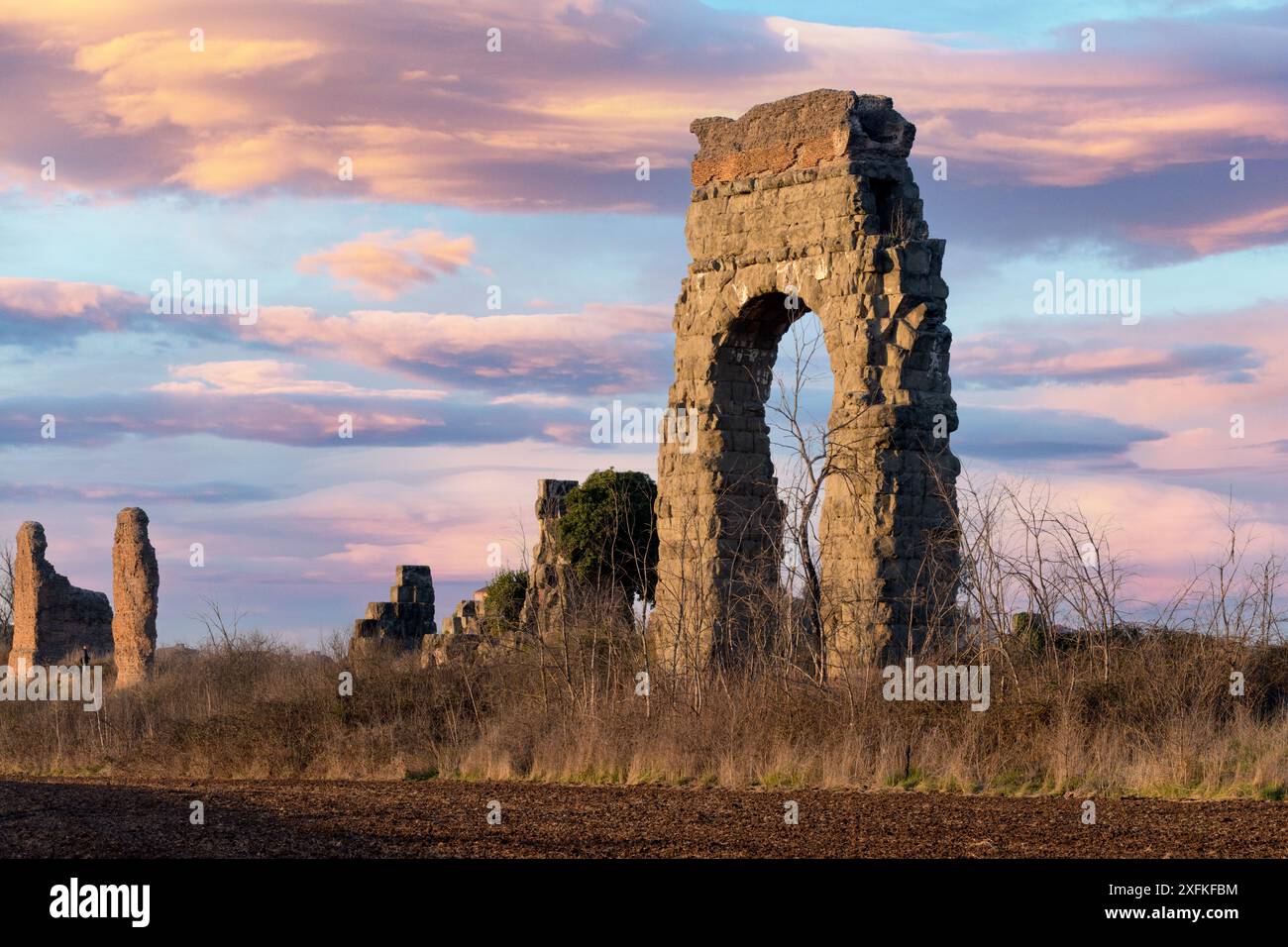 Aqua anio vetus aqueduct hi-res stock photography and images - Alamy