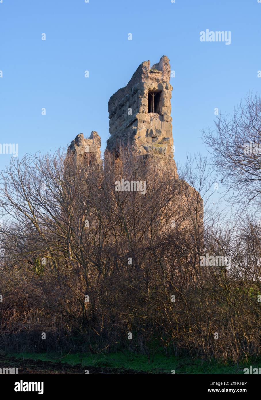 Aqua anio vetus aqueduct hi-res stock photography and images - Alamy