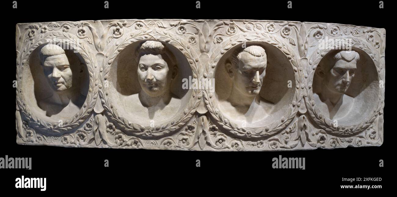 Ancient rome figures hi-res stock photography and images - Alamy