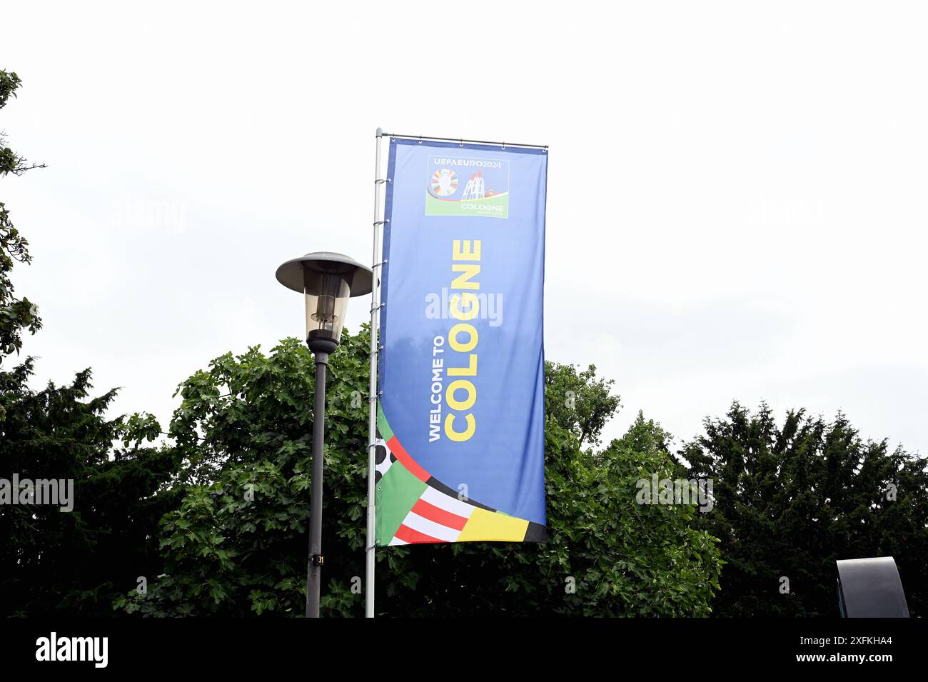 Ein Fahne Fanzone am Kölner Tanzbrunnen bei der Fussball EM Euro2024 ...