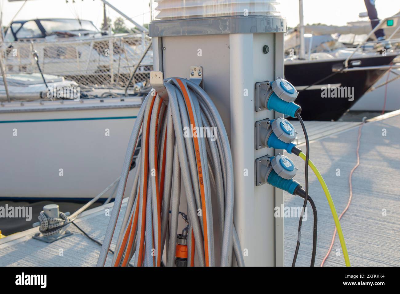 Charging and water station for boats, electrical outlets to charge ...