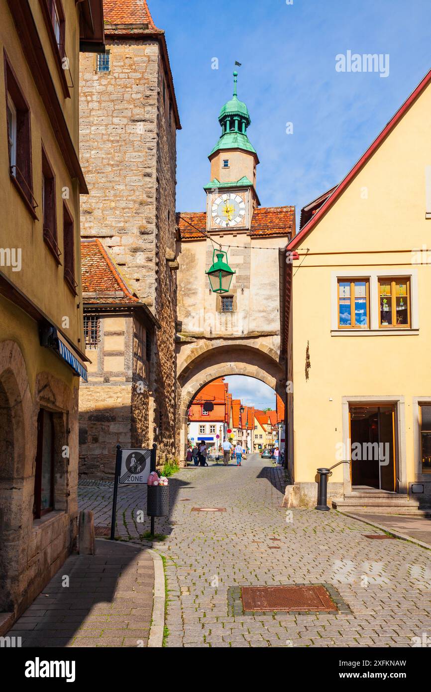 Roederbogen Arch and Markus Tower in Rothenburg ob der Tauber old town ...