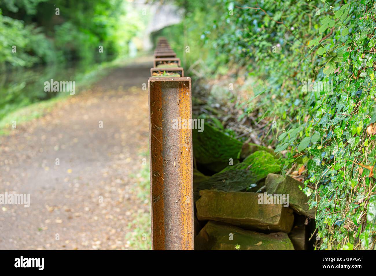 Canal retaining wall hi-res stock photography and images - Alamy