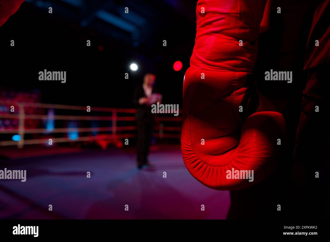 Bloody boxer boxing boxing hi-res stock photography and images - Alamy
