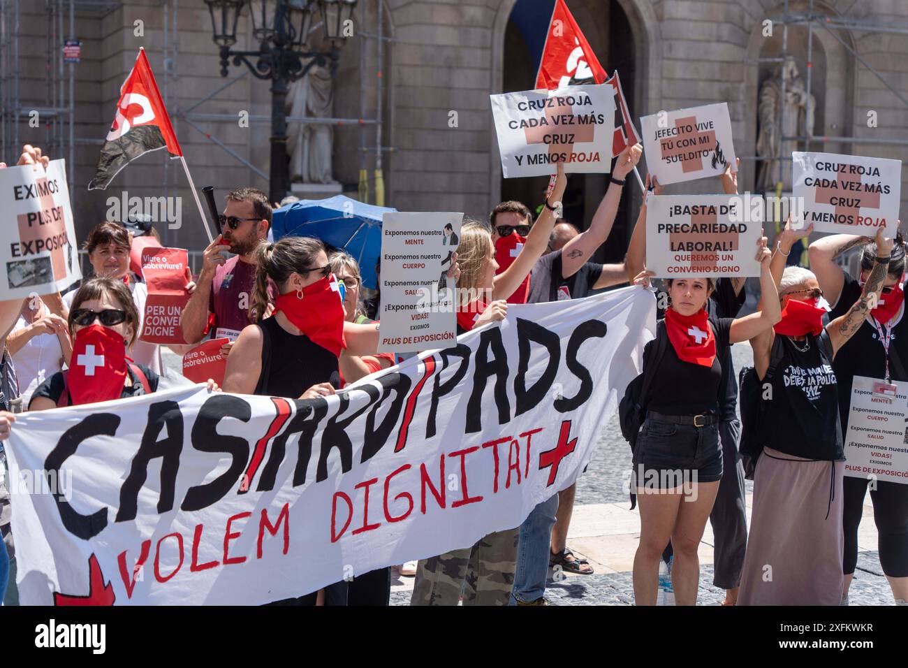 Protest by Red Cross workers at Plaça Sant Jaume in Barcelona ...